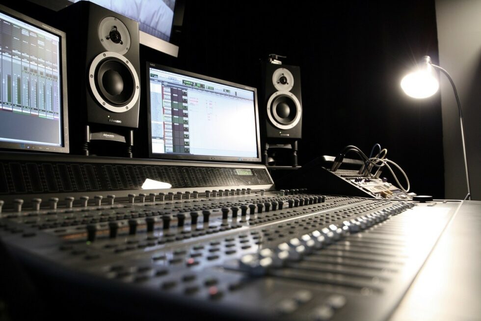 Location de salle de montage son et mixage 5.1 à Nantes